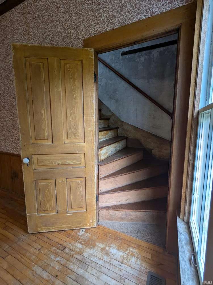 c. 1860 Gothic Revival in Pleasant Lake, IN - Old House Dreams