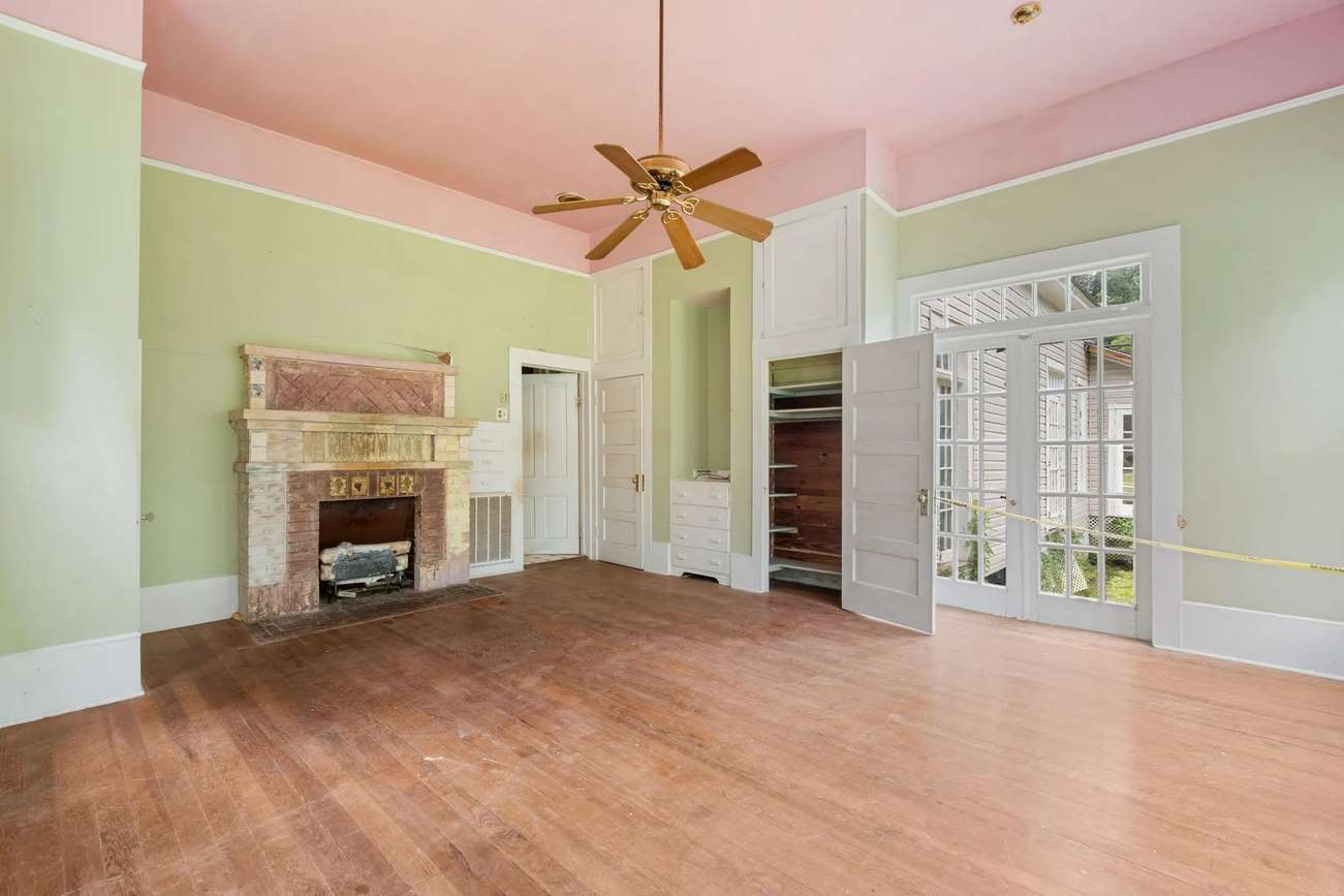 Mount Olive, MS - Old House Dreams