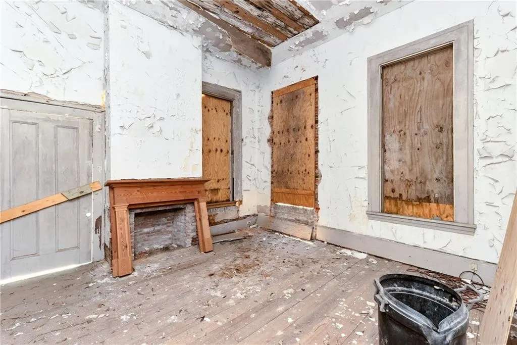 c. 1840 Greek Revival in Clinton, LA - Old House Dreams