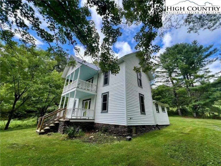c. 1880 Folk Victorian in Vilas, NC - Old House Dreams