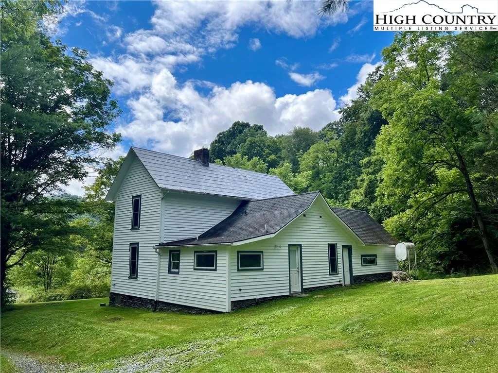 c. 1880 Folk Victorian in Vilas, NC - Old House Dreams