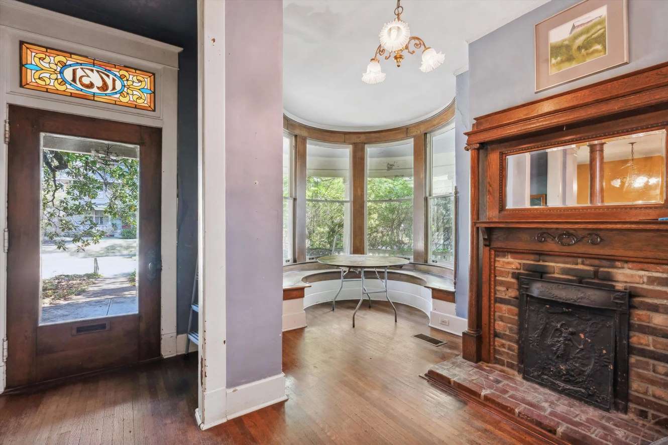 Queen Anne in Memphis, TN (George F. Barber) - Old House Dreams