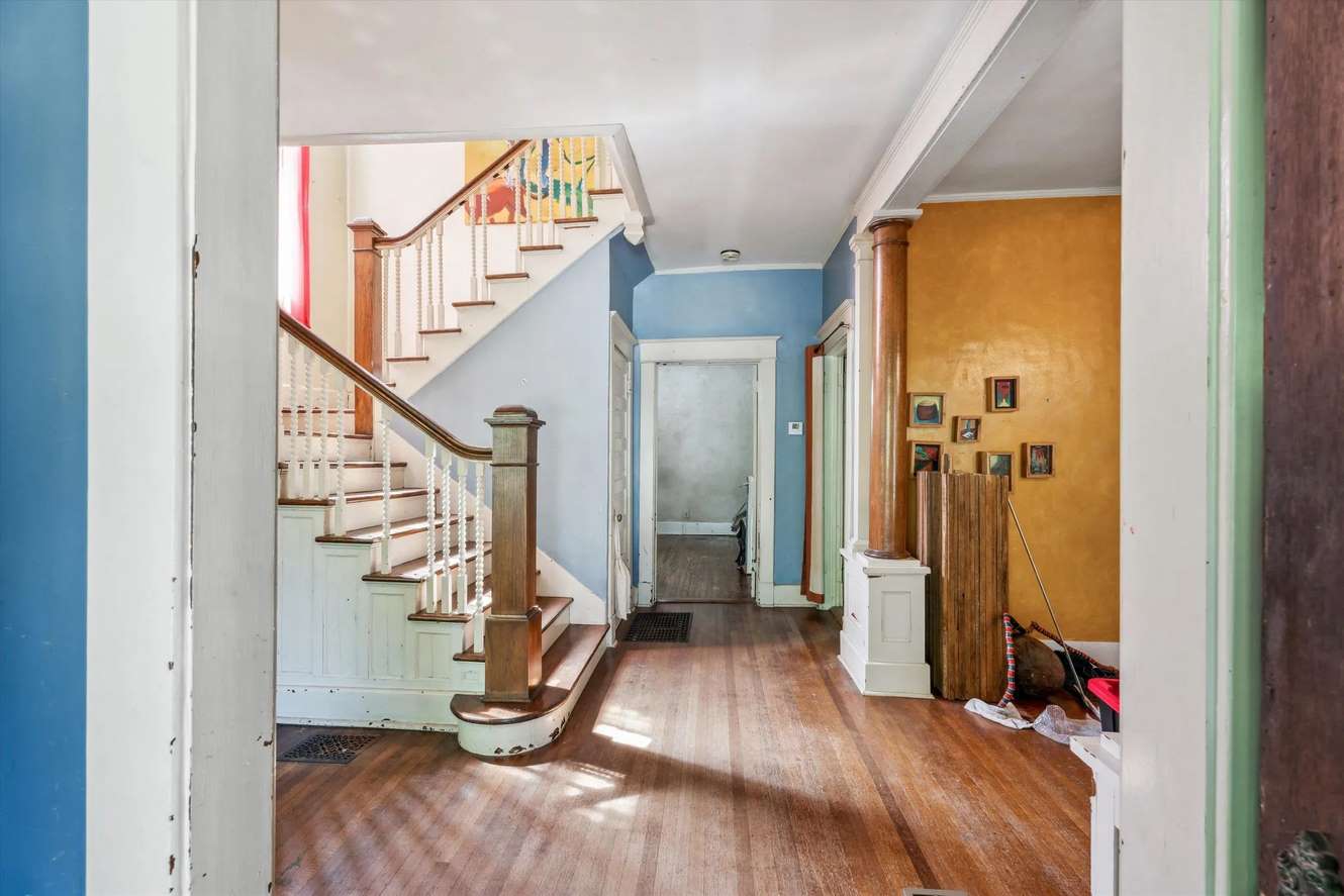 Queen Anne in Memphis, TN (George F. Barber) - Old House Dreams