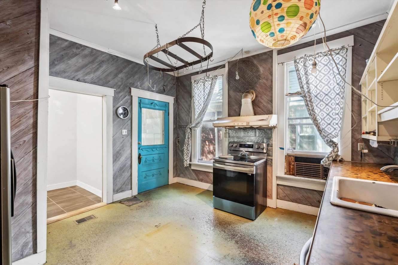 Queen Anne in Memphis, TN (George F. Barber) - Old House Dreams