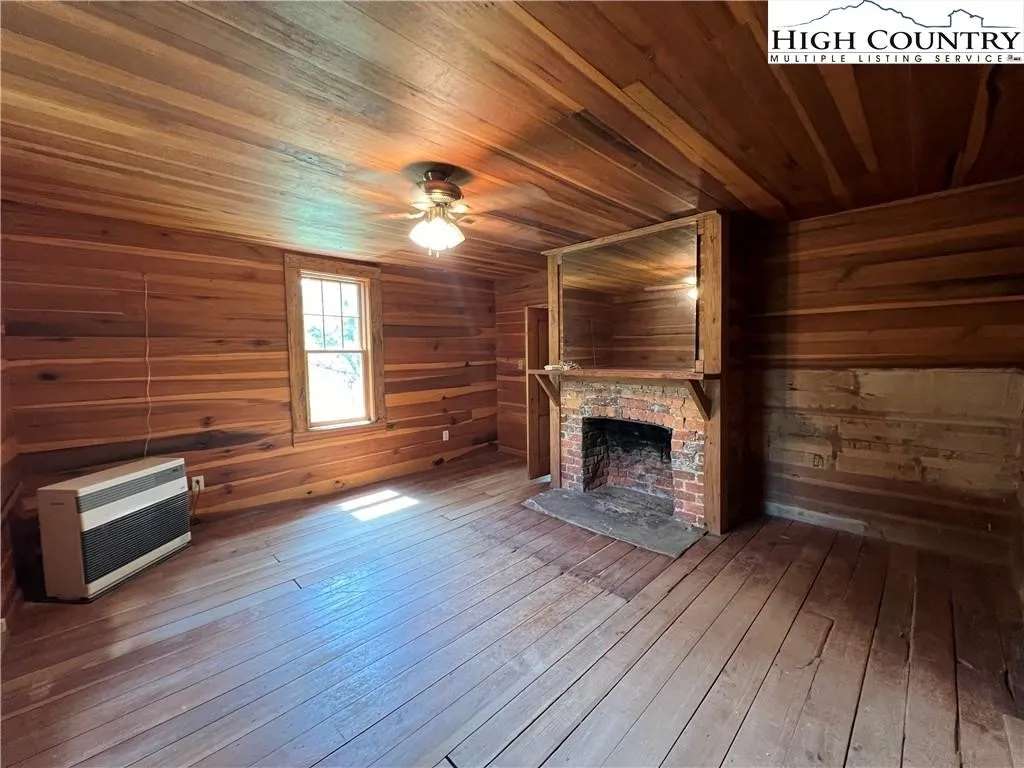 c. 1880 Folk Victorian in Vilas, NC - Old House Dreams