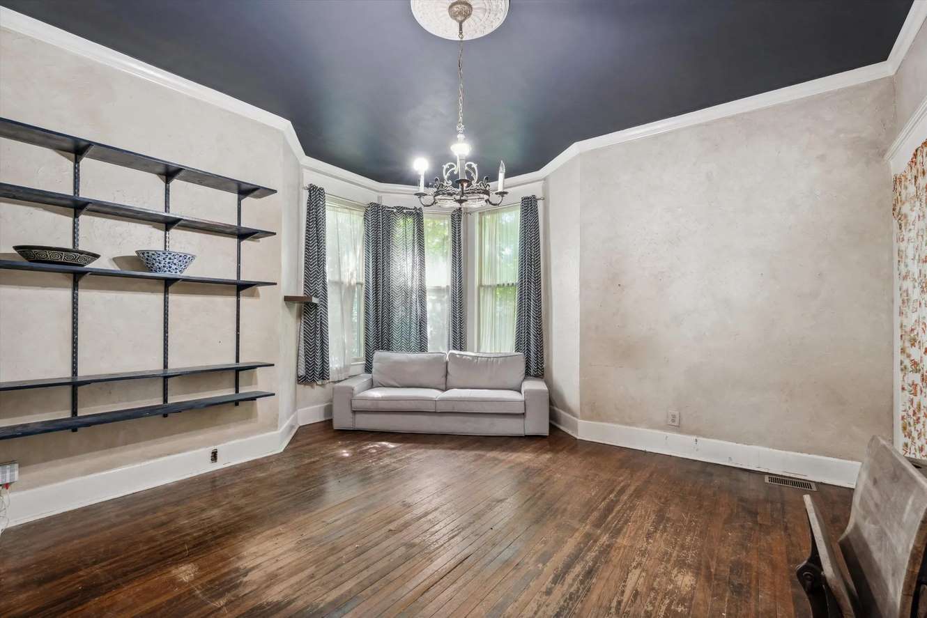 Queen Anne in Memphis, TN (George F. Barber) - Old House Dreams