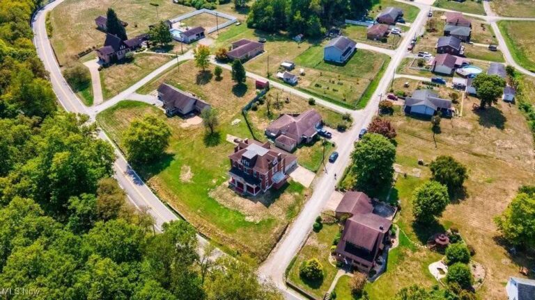 Wellsburg, WV - Old House Dreams