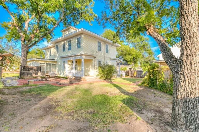 1906 in Ballinger, TX - Old House Dreams