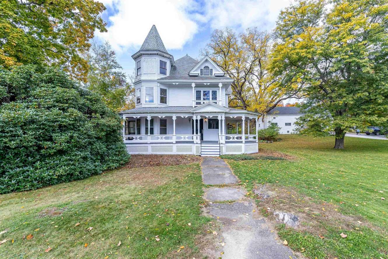 c. 1901 Queen Anne in Mont Vernon, NH - Old House Dreams