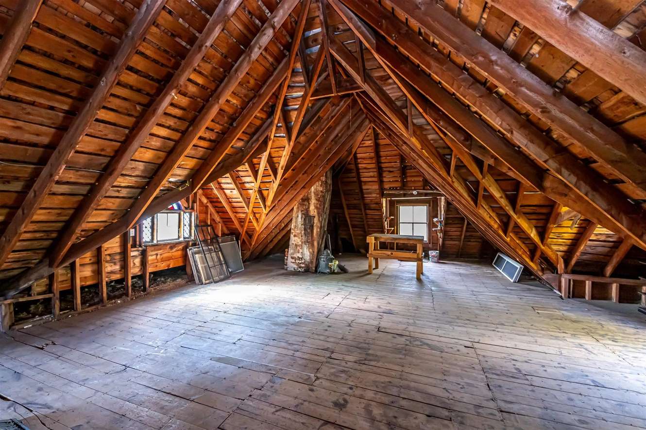 c. 1901 Queen Anne in Mont Vernon, NH - Old House Dreams