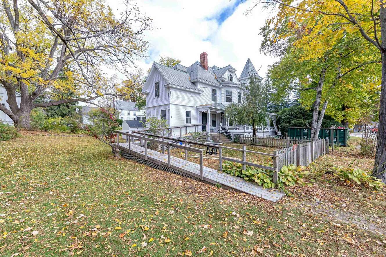 c. 1901 Queen Anne in Mont Vernon, NH - Old House Dreams
