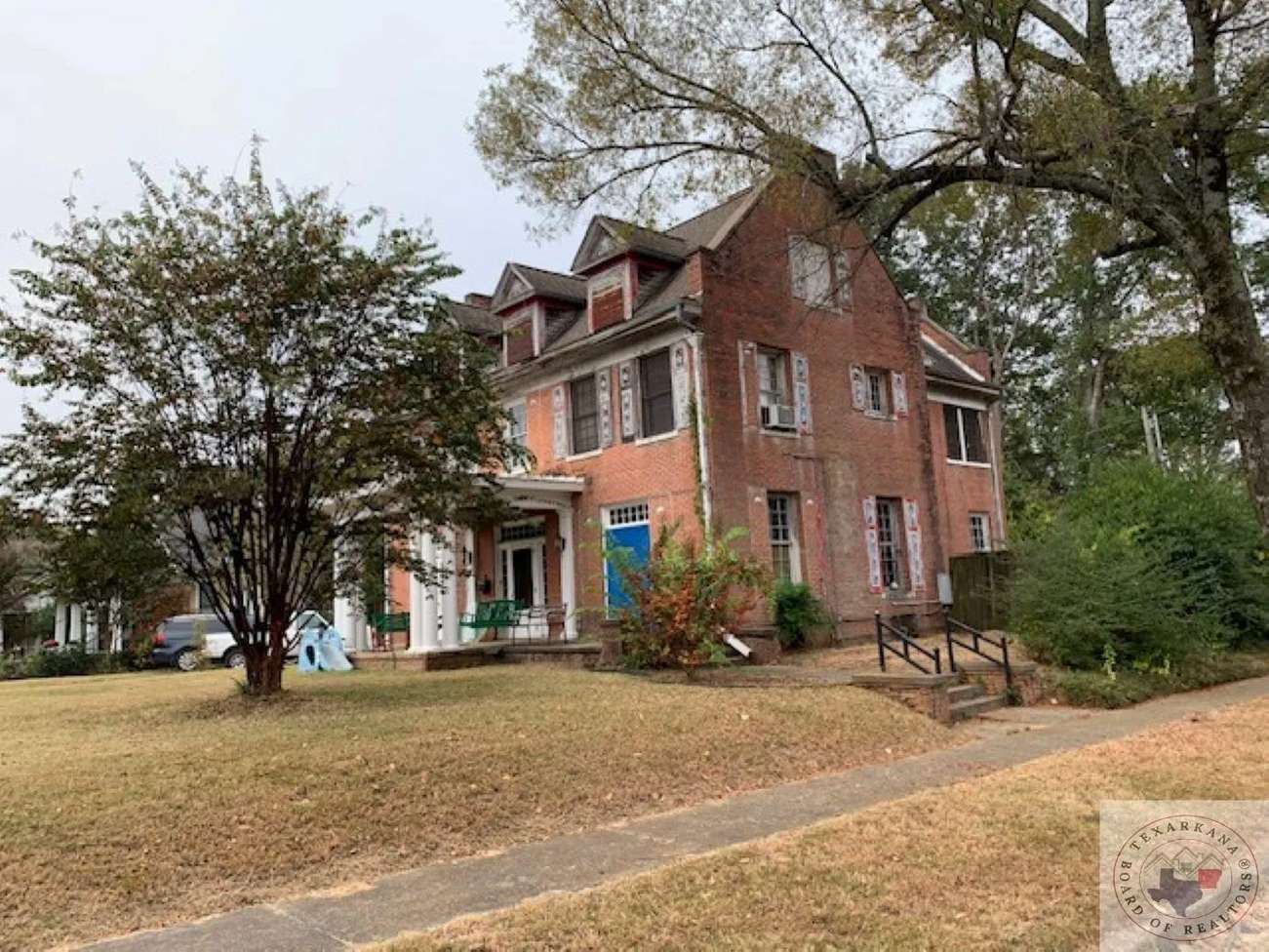 1912 Colonial Revival in Texarkana, AR - Old House Dreams
