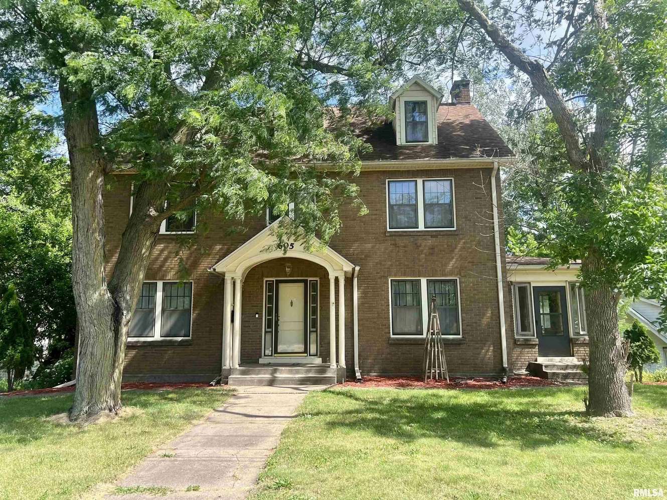 1926 Colonial Revival in Clinton, IA - Old House Dreams