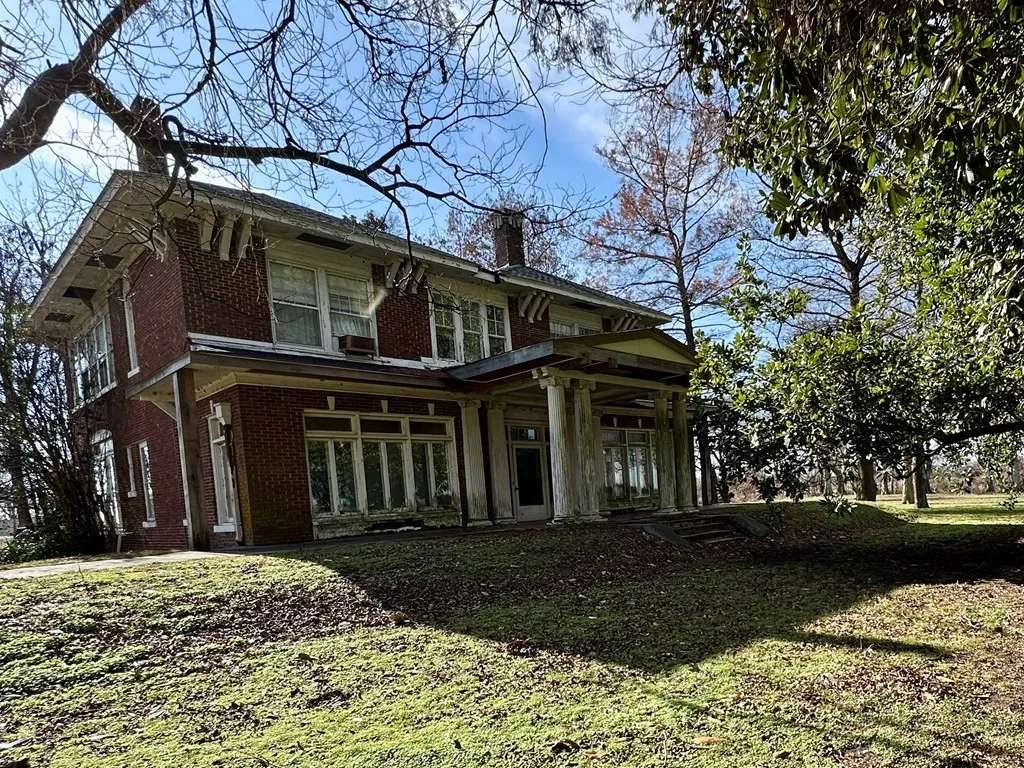 Gunnison, MS - Old House Dreams