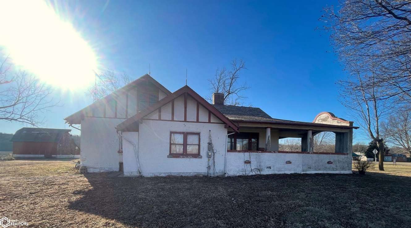1923 in Niota, IL - Old House Dreams