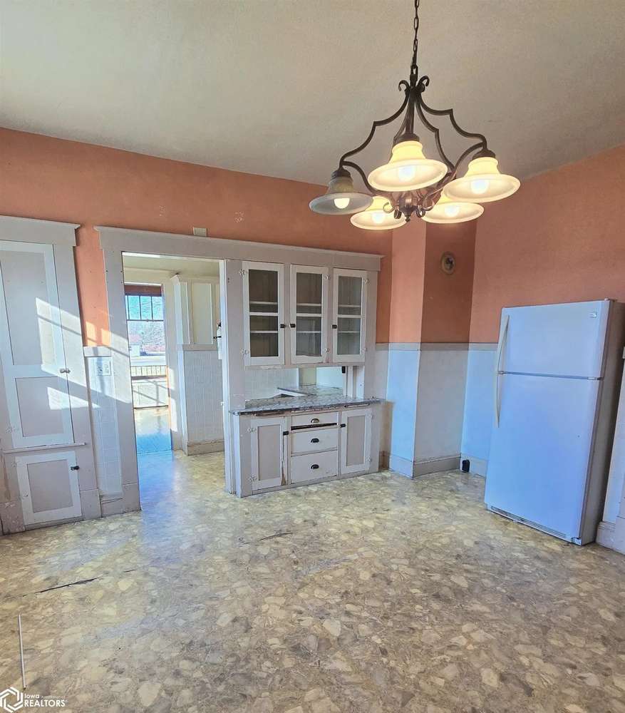 1923 in Niota, IL - Old House Dreams