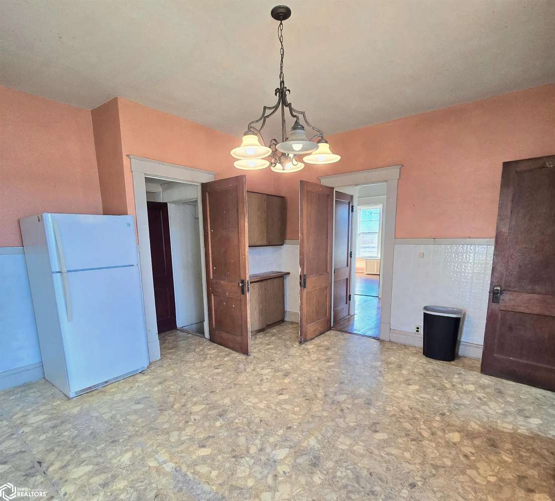 1923 in Niota, IL - Old House Dreams