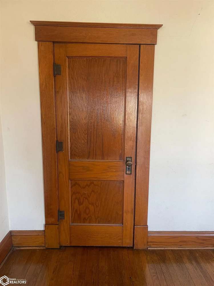 1923 in Niota, IL - Old House Dreams