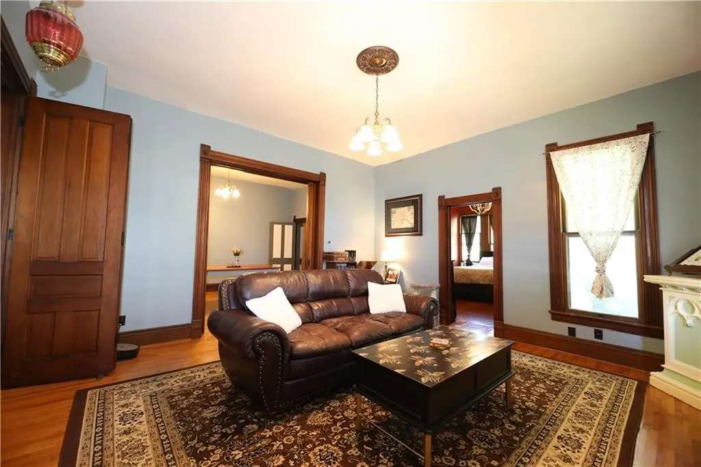 c. 1883 Folk in Warrensburg, MO - Old House Dreams