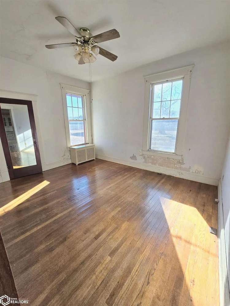 1923 in Niota, IL - Old House Dreams