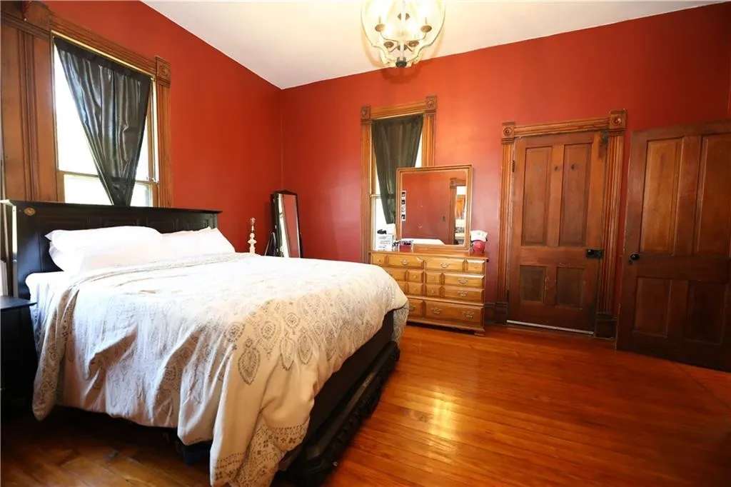 c. 1883 Folk in Warrensburg, MO - Old House Dreams