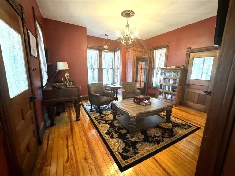 c. 1883 Folk in Warrensburg, MO - Old House Dreams