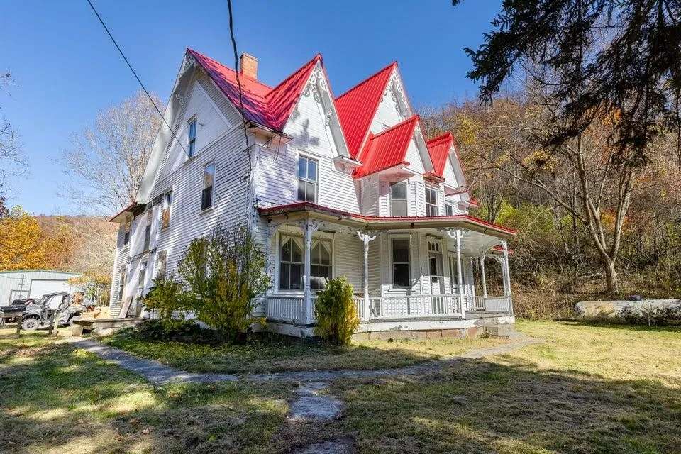 1892 in Renick, WV - Old House Dreams