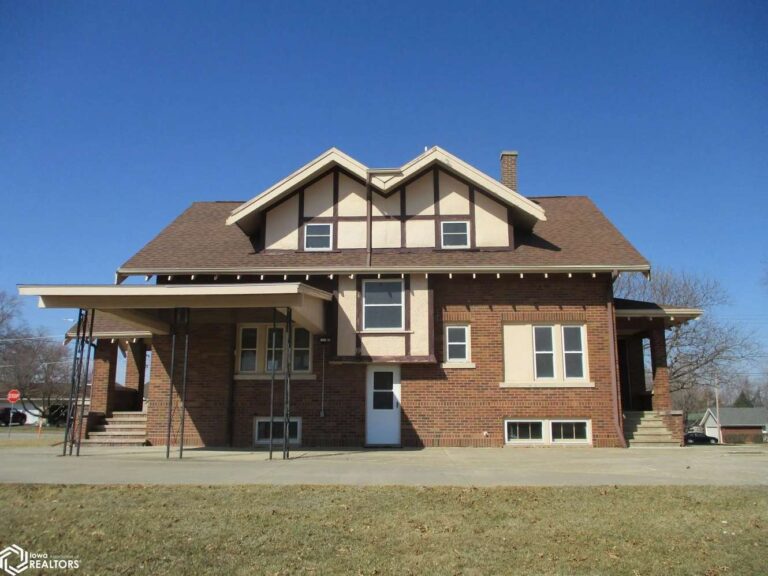 1917 in Dysart, IA - Old House Dreams