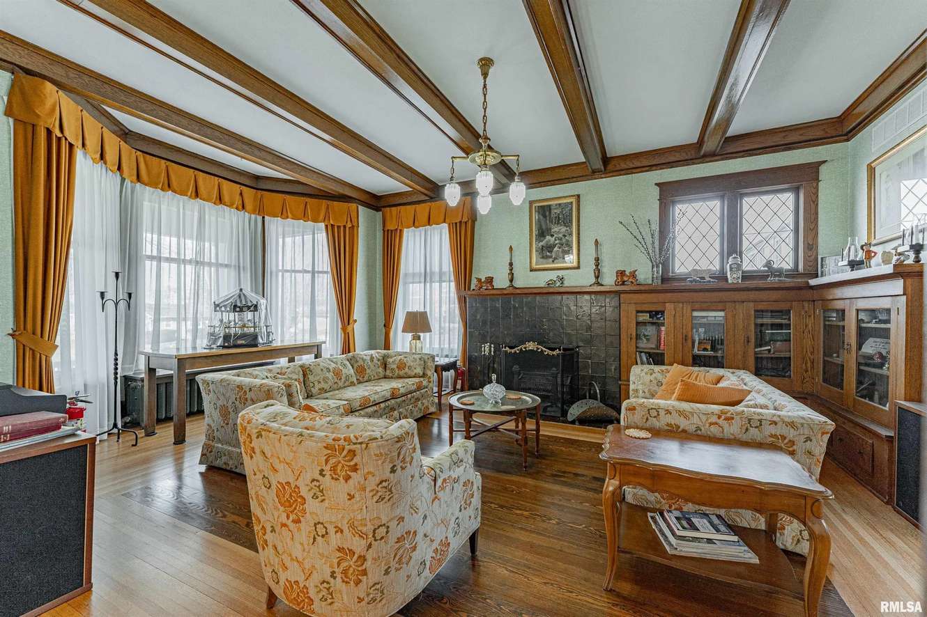 1911 in Mason City, IL - Old House Dreams