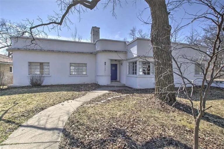 Modernistic in Decatur, IL - Old House Dreams