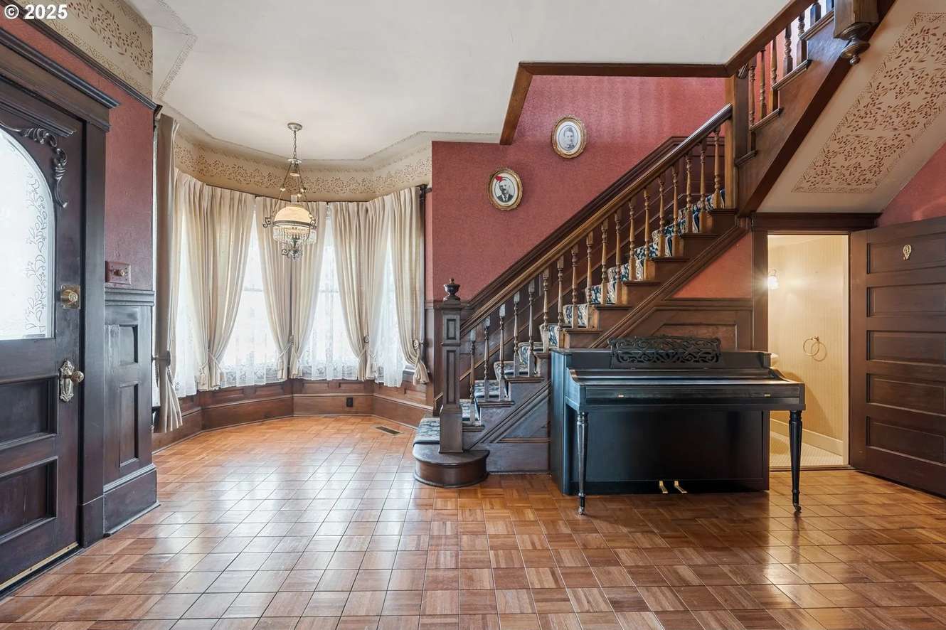 1903 Queen Anne in Vader, WA - Old House Dreams