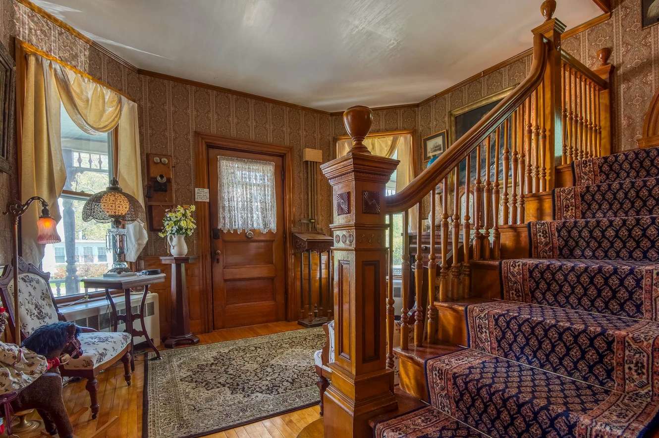 c. 1880 Queen Anne in Gorham, NH - Old House Dreams