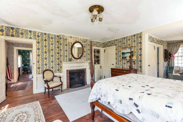 c. 1792 Federal in Fitzwilliam, NH - Old House Dreams