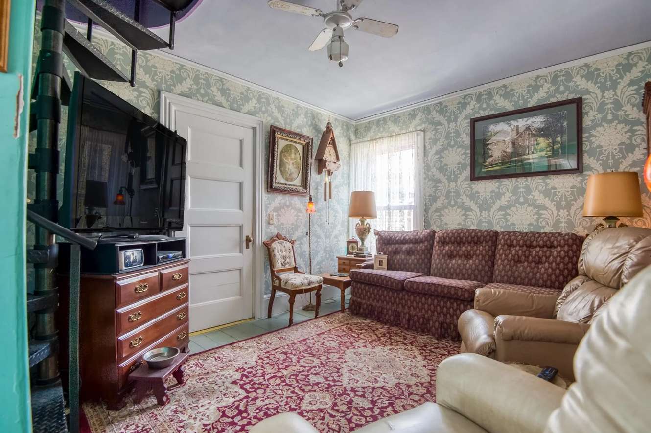 c. 1880 Queen Anne in Gorham, NH - Old House Dreams