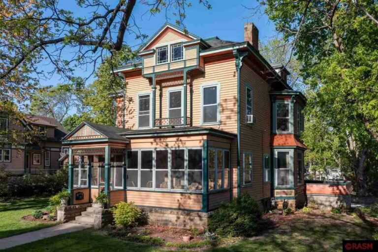 1881 in Mankato, MN - Old House Dreams