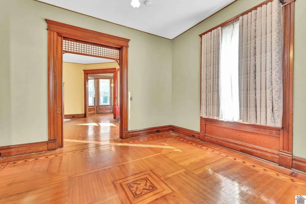 Trenton, KY - Old House Dreams