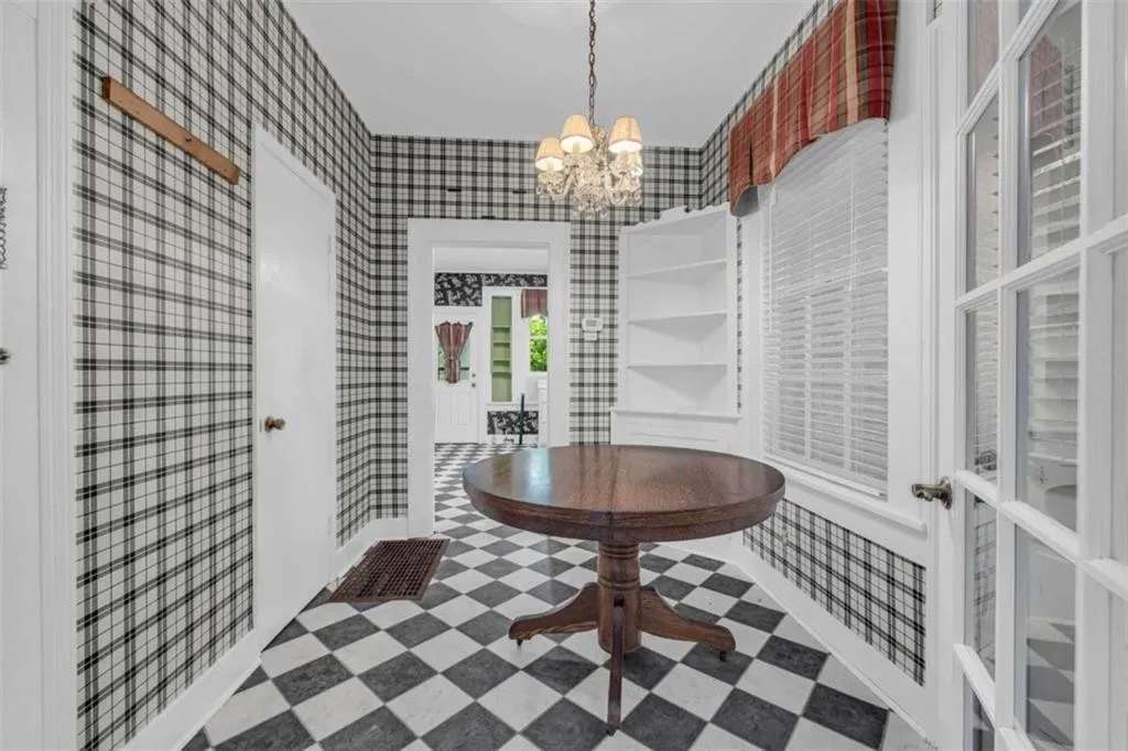 Commerce, GA - Old House Dreams