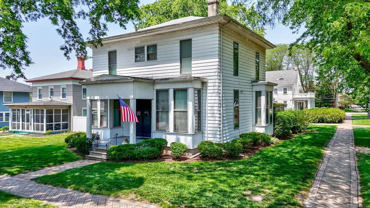 c. 1870 in Ottawa, IL - Old House Dreams