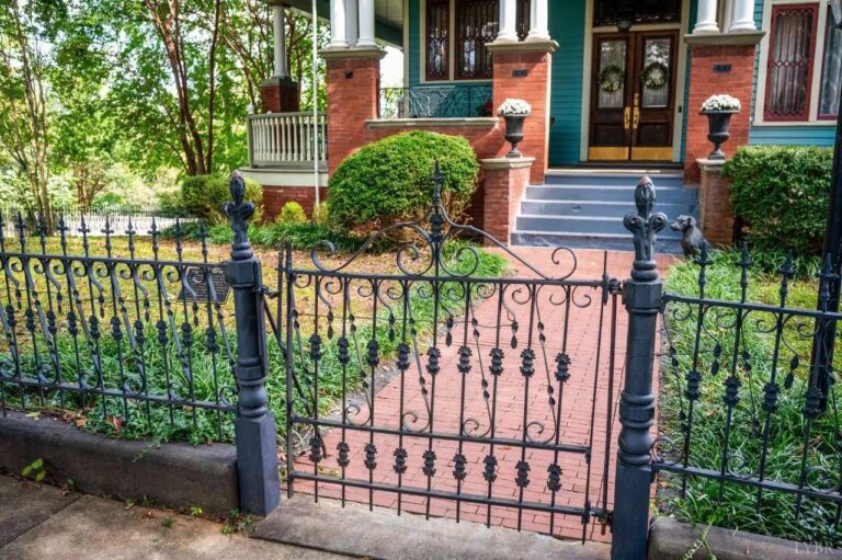 1898 Queen Anne in Lynchburg, VA - Old House Dreams