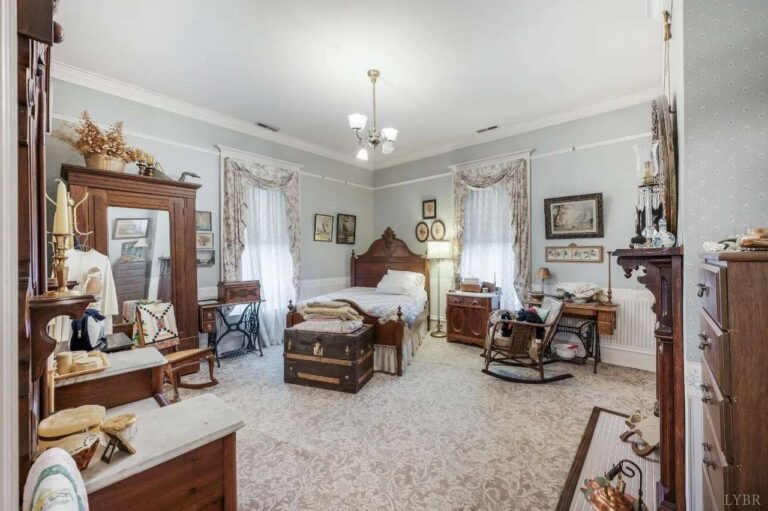 1898 Queen Anne in Lynchburg, VA - Old House Dreams